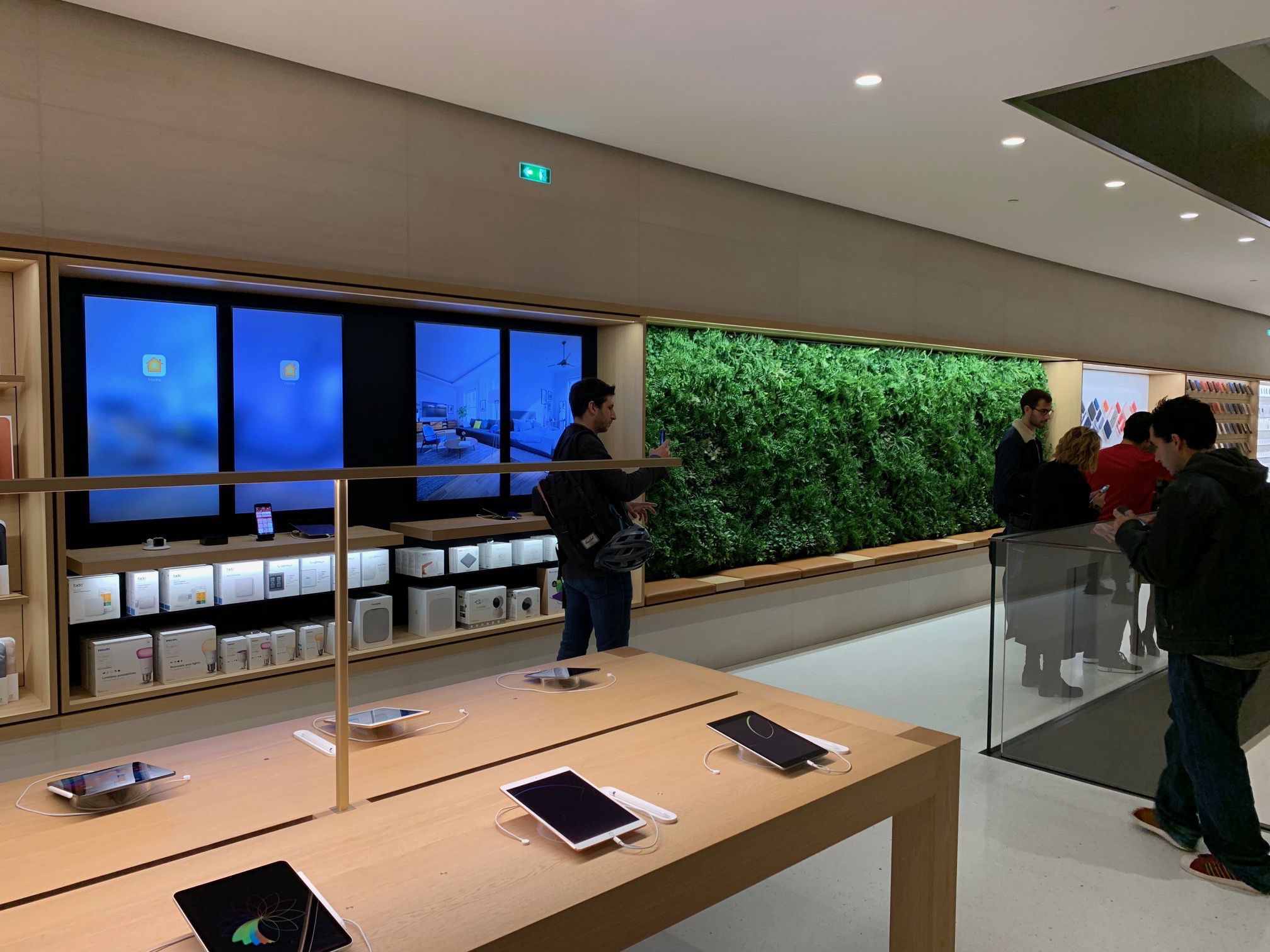 Apple inaugure son Apple Store des Champs-Elysées - MacGeneration
