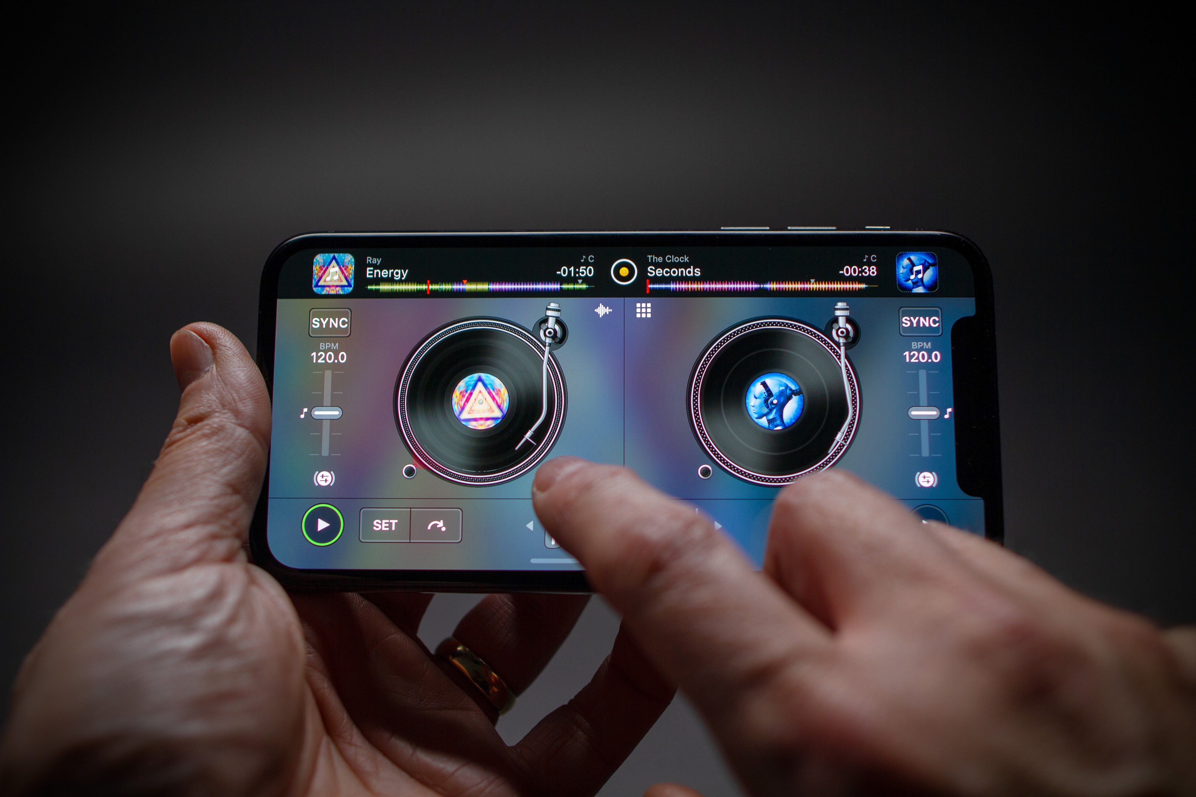 Gros remix pour l’app djay, qui devient gratuite, universelle… et passe ...
