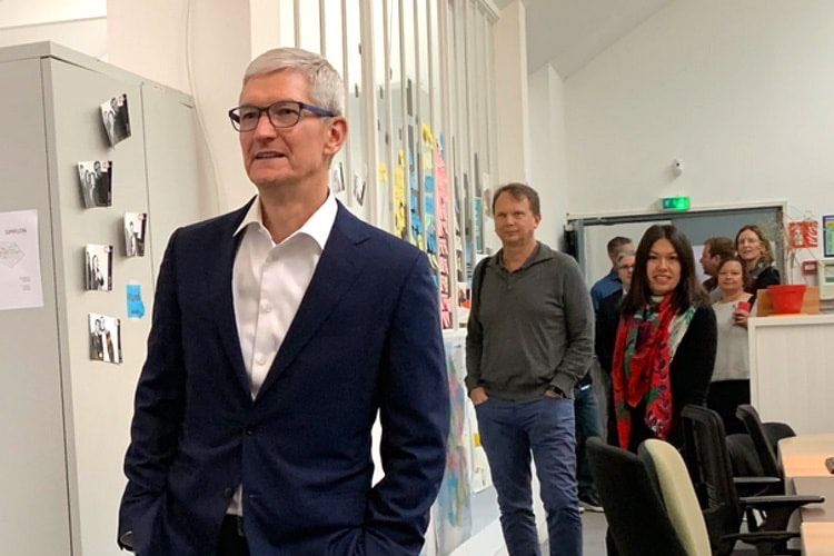 Tim Cook prend un peu de hauteur dans une interview au Point ...