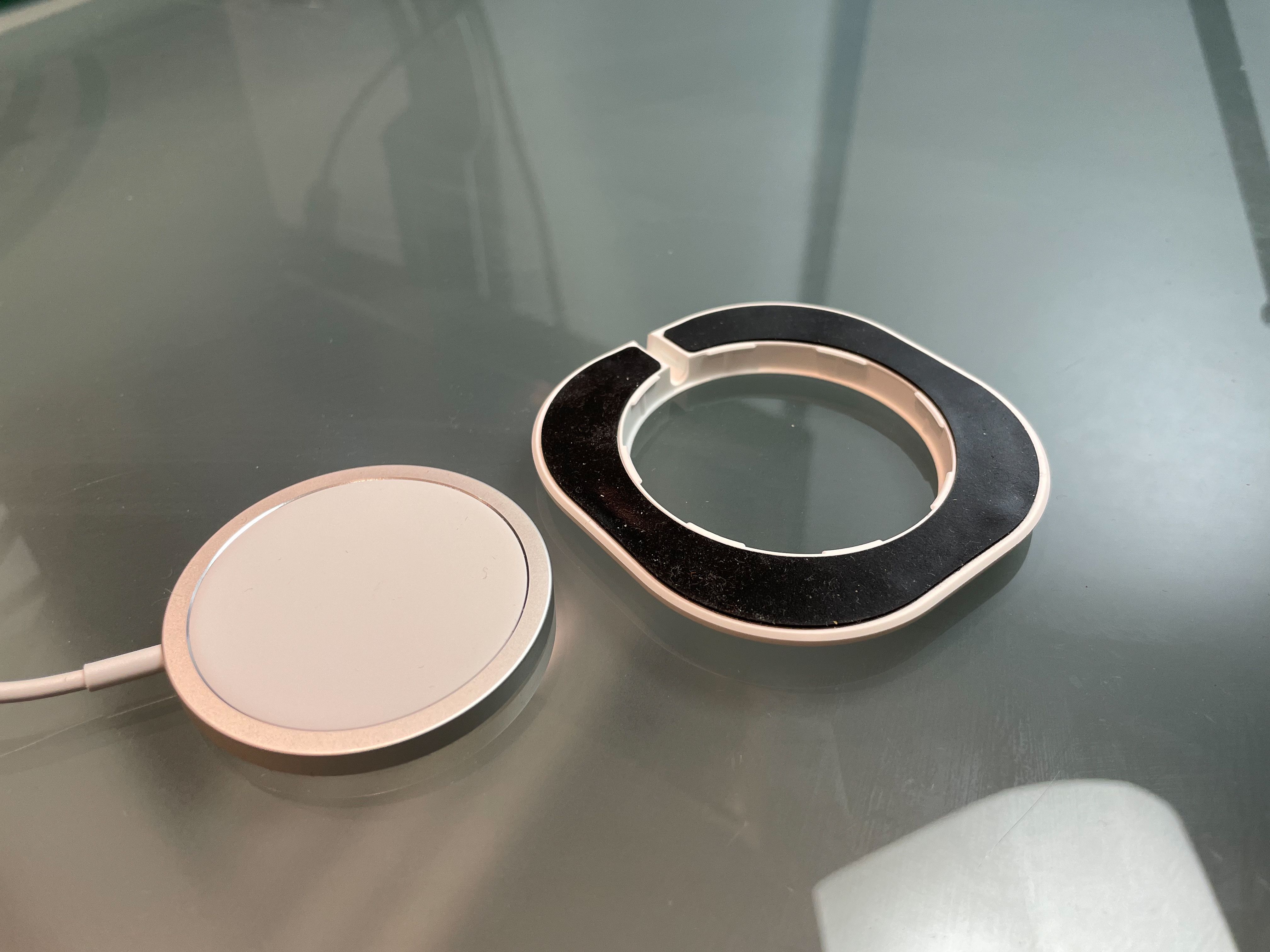 Prise en main du Mag Fit, l'accessoire pour le chargeur MagSafe qui ...