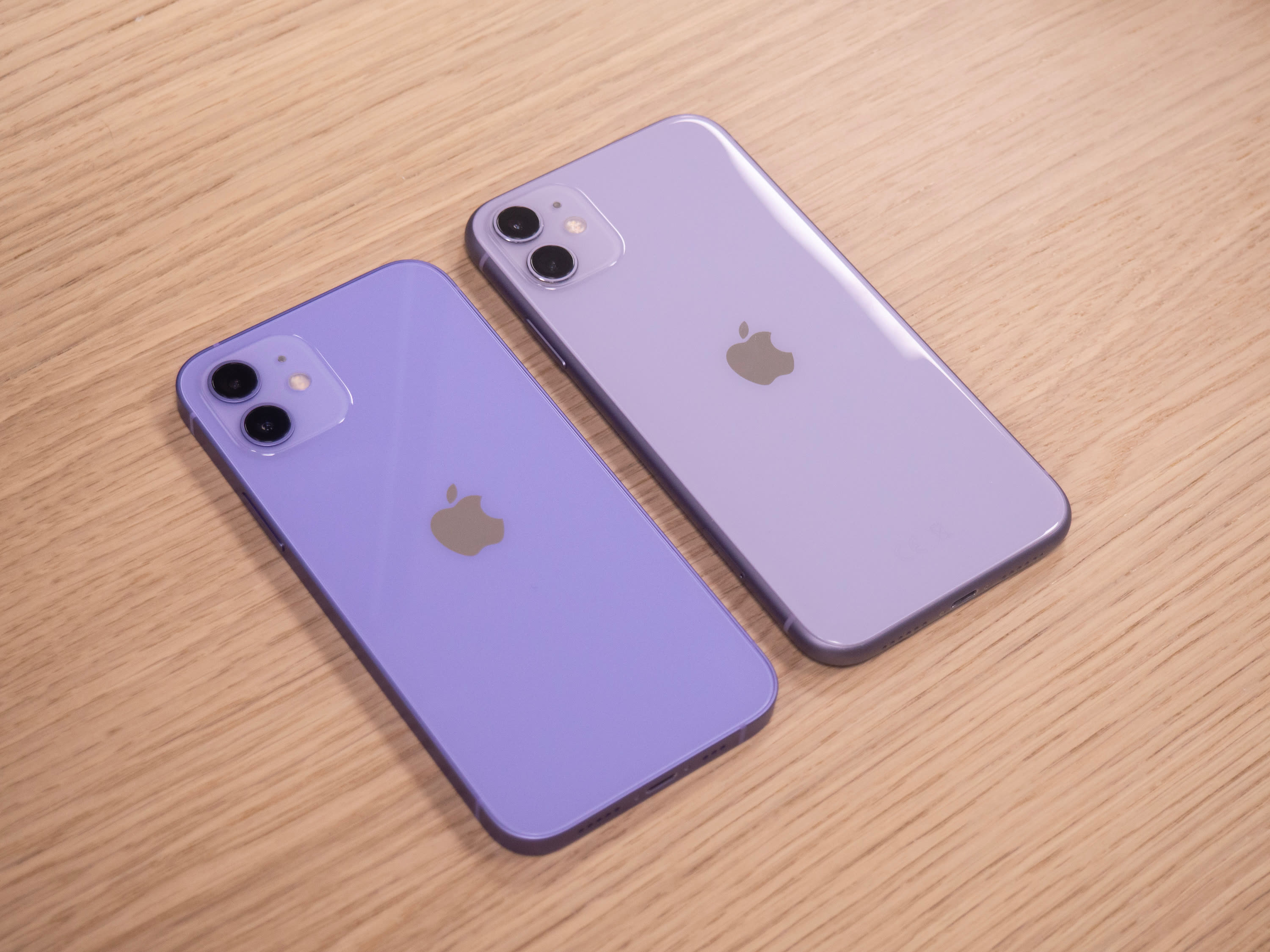 Aperçu de l'iPhone 12 mauve et des coques violettes - iGeneration