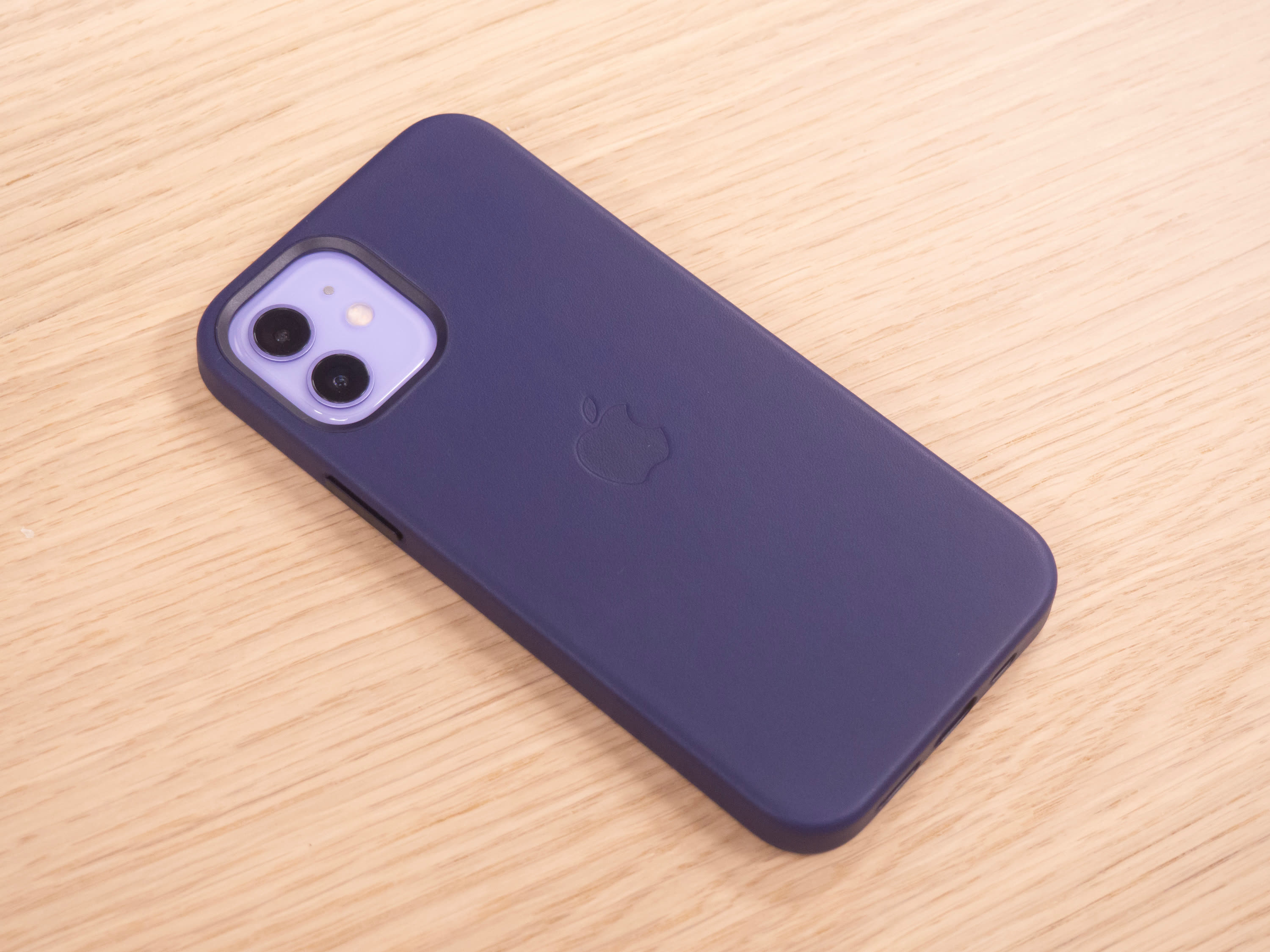 Aperçu de l'iPhone 12 mauve et des coques violettes - iGeneration