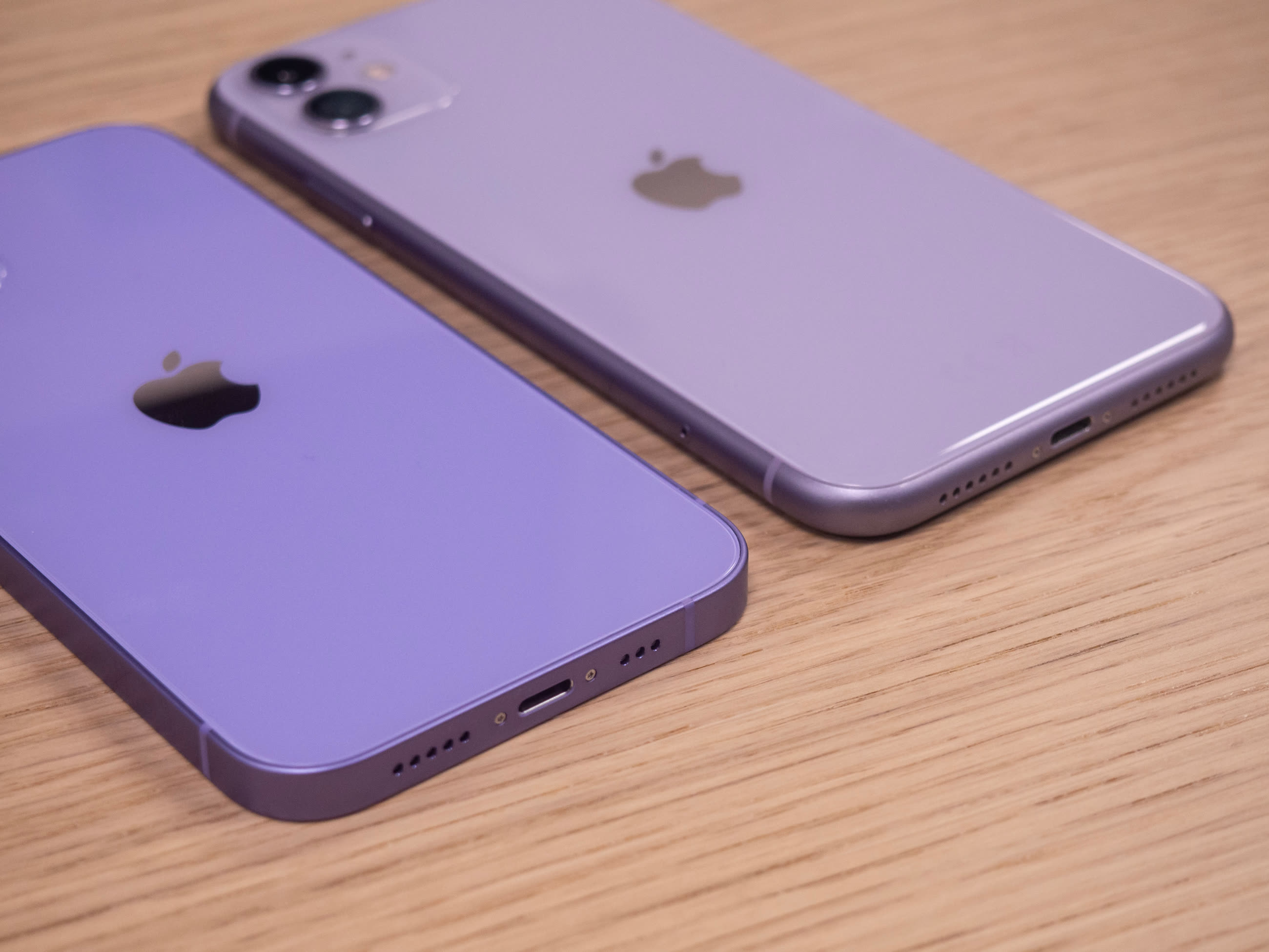 Aperçu de l'iPhone 12 mauve et des coques violettes - iGeneration
