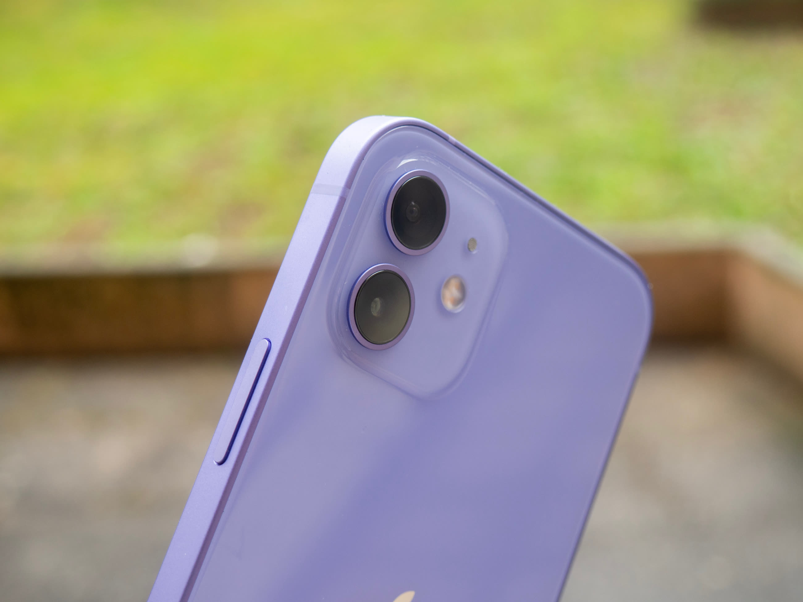 Aperçu de l'iPhone 12 mauve et des coques violettes - iGeneration