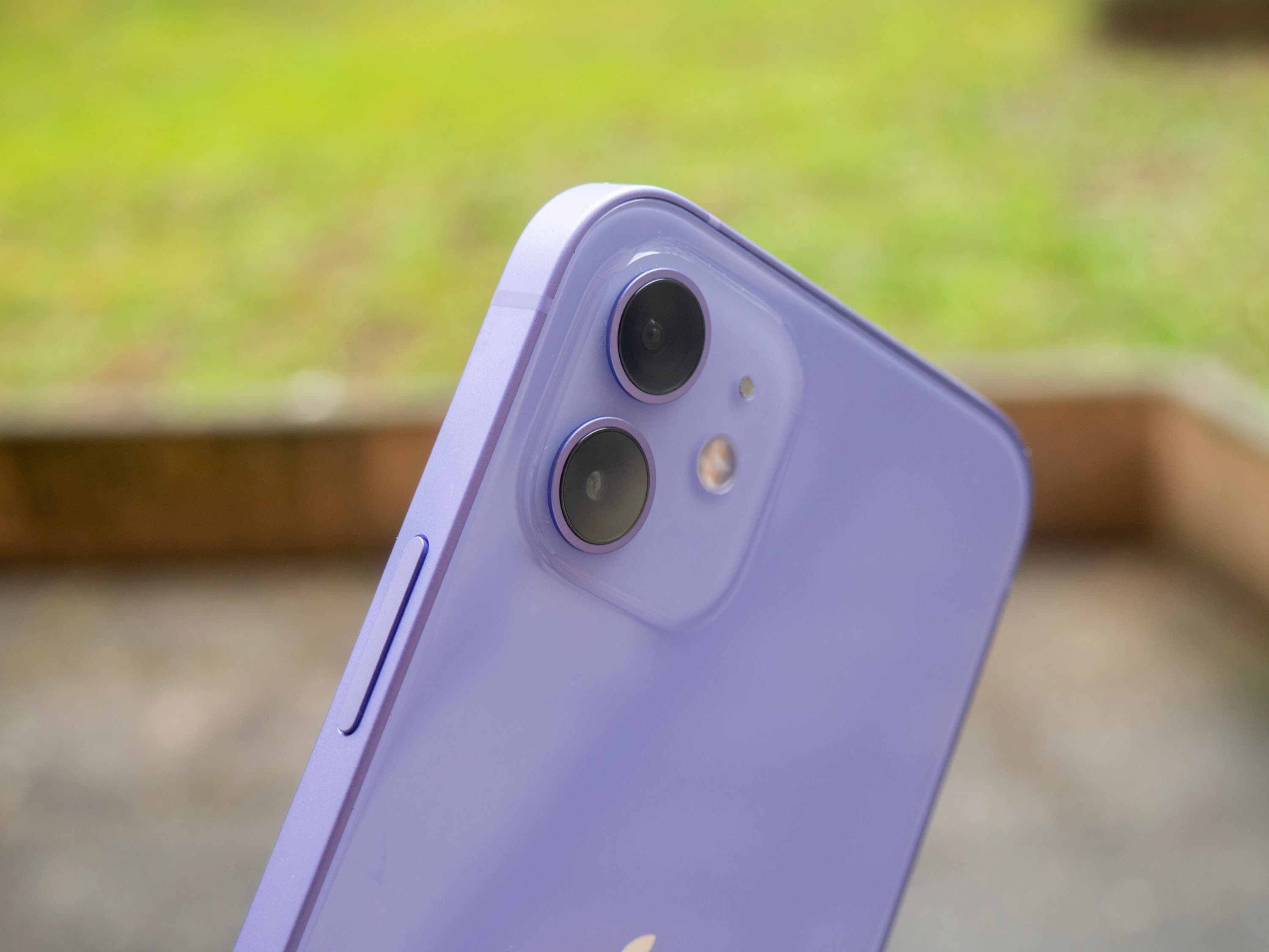 Aperçu de l'iPhone 12 mauve et des coques violettes - iGeneration