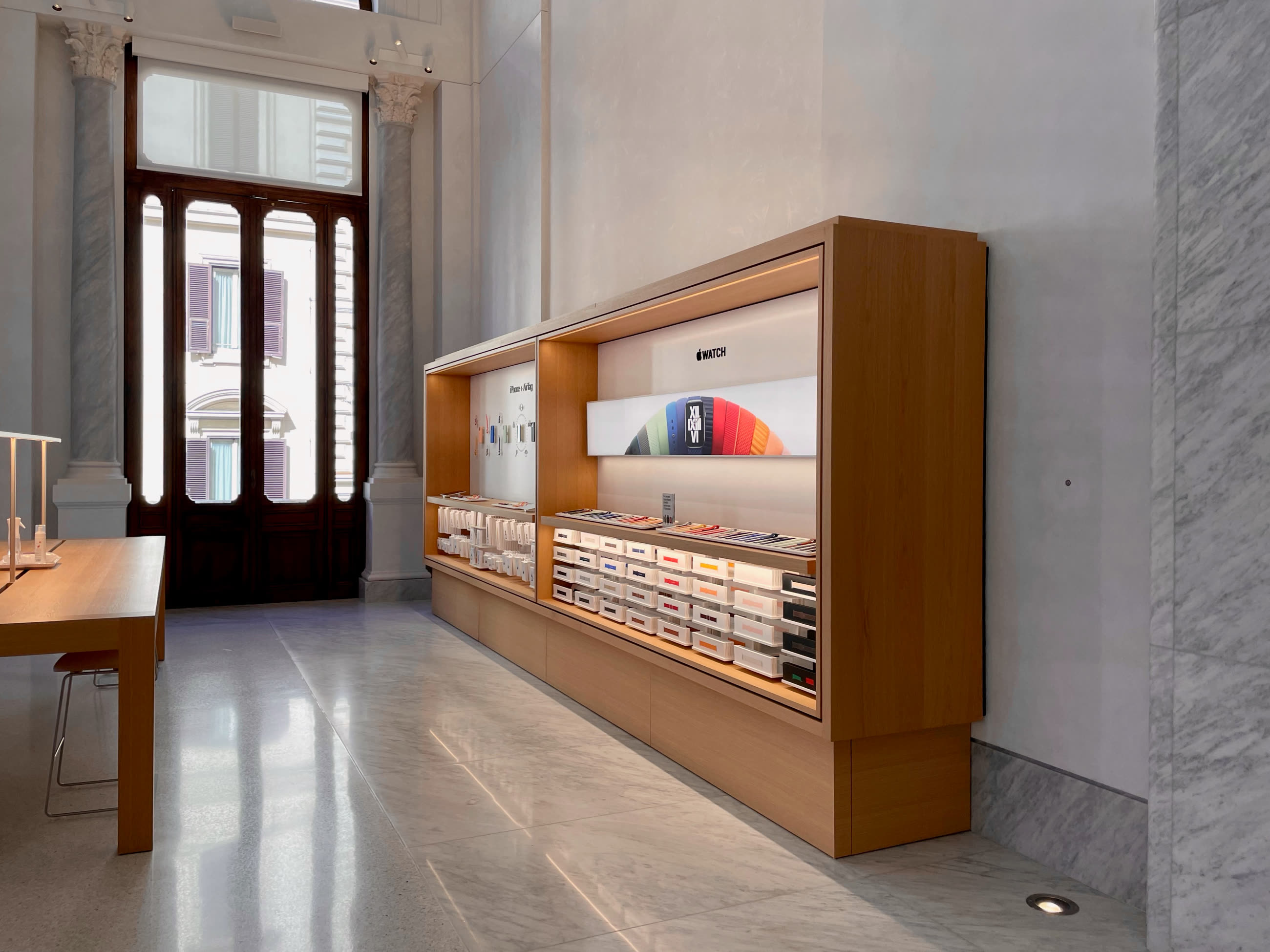 Visite guidée d'Apple Via del Corso, le somptueux Apple Store de Rome ...