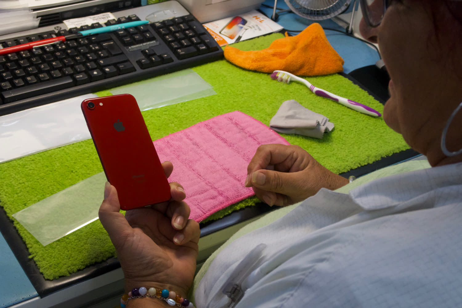 Idée déco : des iPhone démontés mis sous cadre | iGeneration
