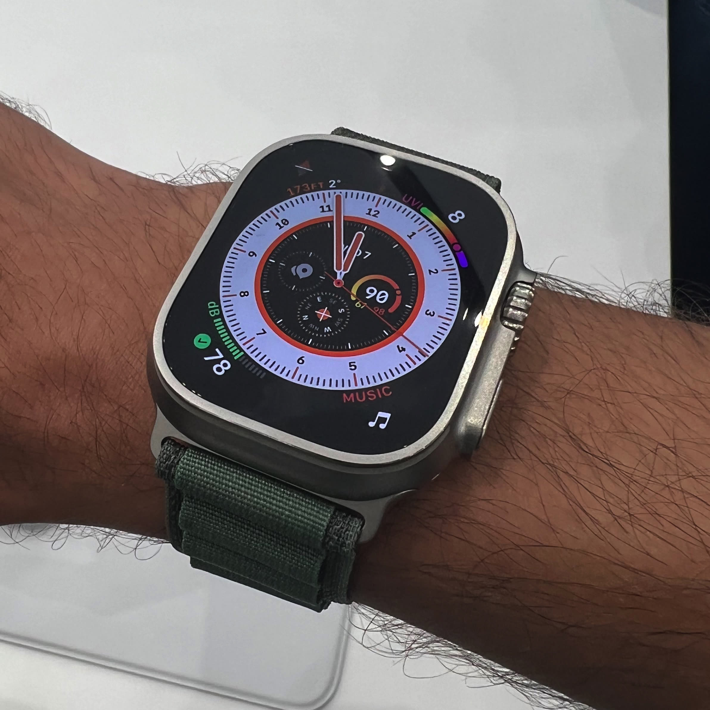 Que donne la grosse Apple Watch Ultra portée au poignet ? - WatchGeneration