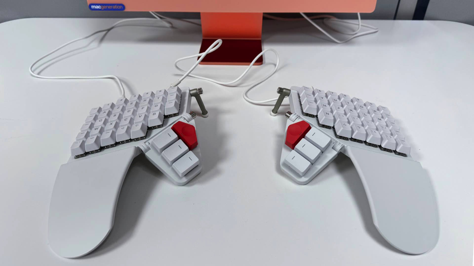 Test du Moonlander de ZSA : un clavier ergonomique en deux parties, est ...