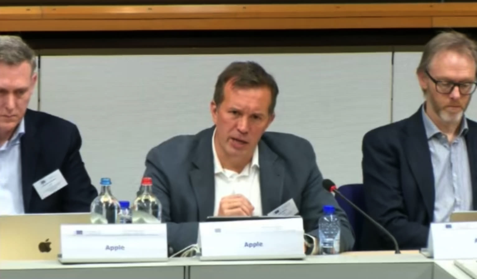 Entre fermeté et ouverture, comment Apple a défendu son plan « 1.0 » de ...