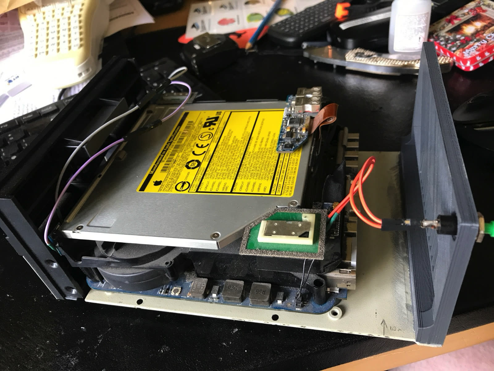 Un kit permet d'installer un Mac mini dans un lecteur de disquettes ...